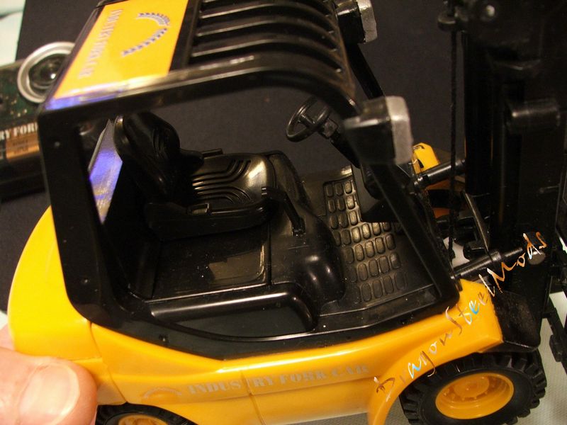 Mini Remote Control (RC) Forklift Reviewed | DragonSteelMods