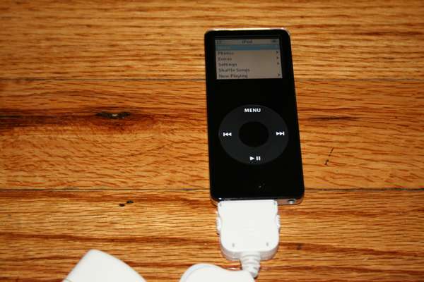 iPod AA Battery Emergency Charger Review | DragonSteelMods